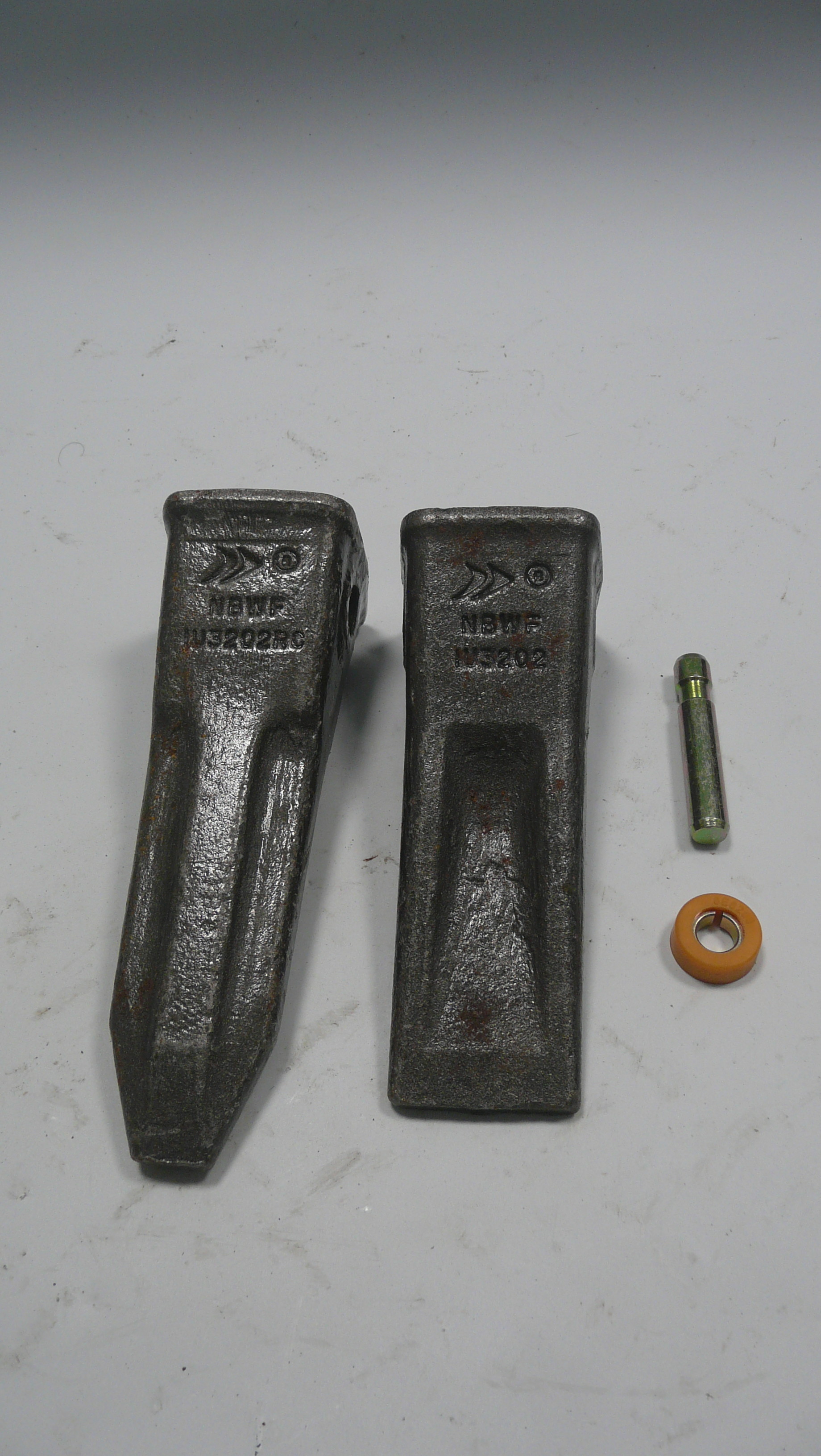 Standard Size Bucket Teeth Alloy Steel 1U3202 Tooth With Pin And Retainer