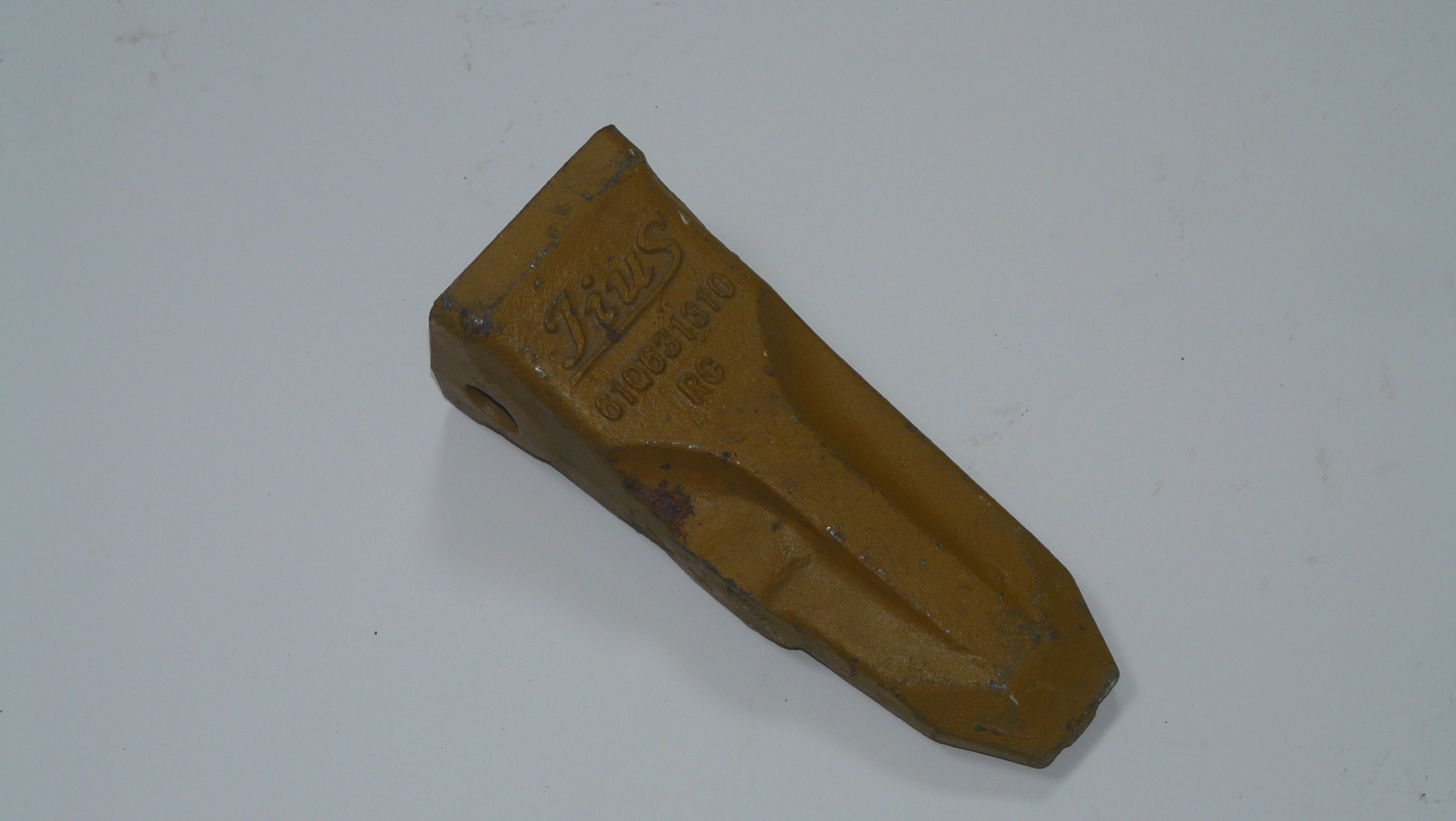 61Q6-31310 Heavy Duty Bucket Teeth Yellow / Black Teeth For Excavator ...