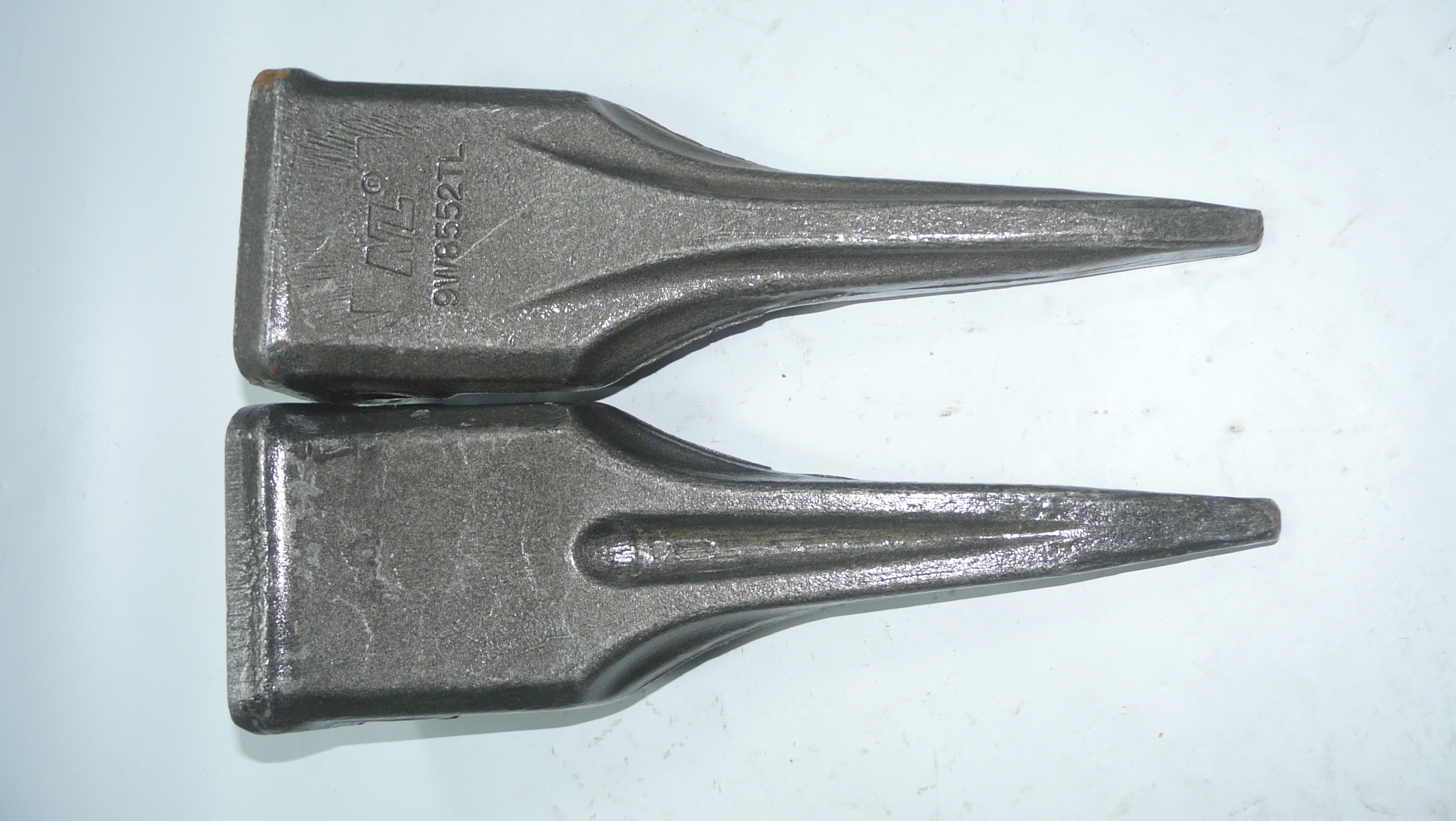 9W8552TL Excavator Bucket Tooth for J550 E345 Rock Chisel