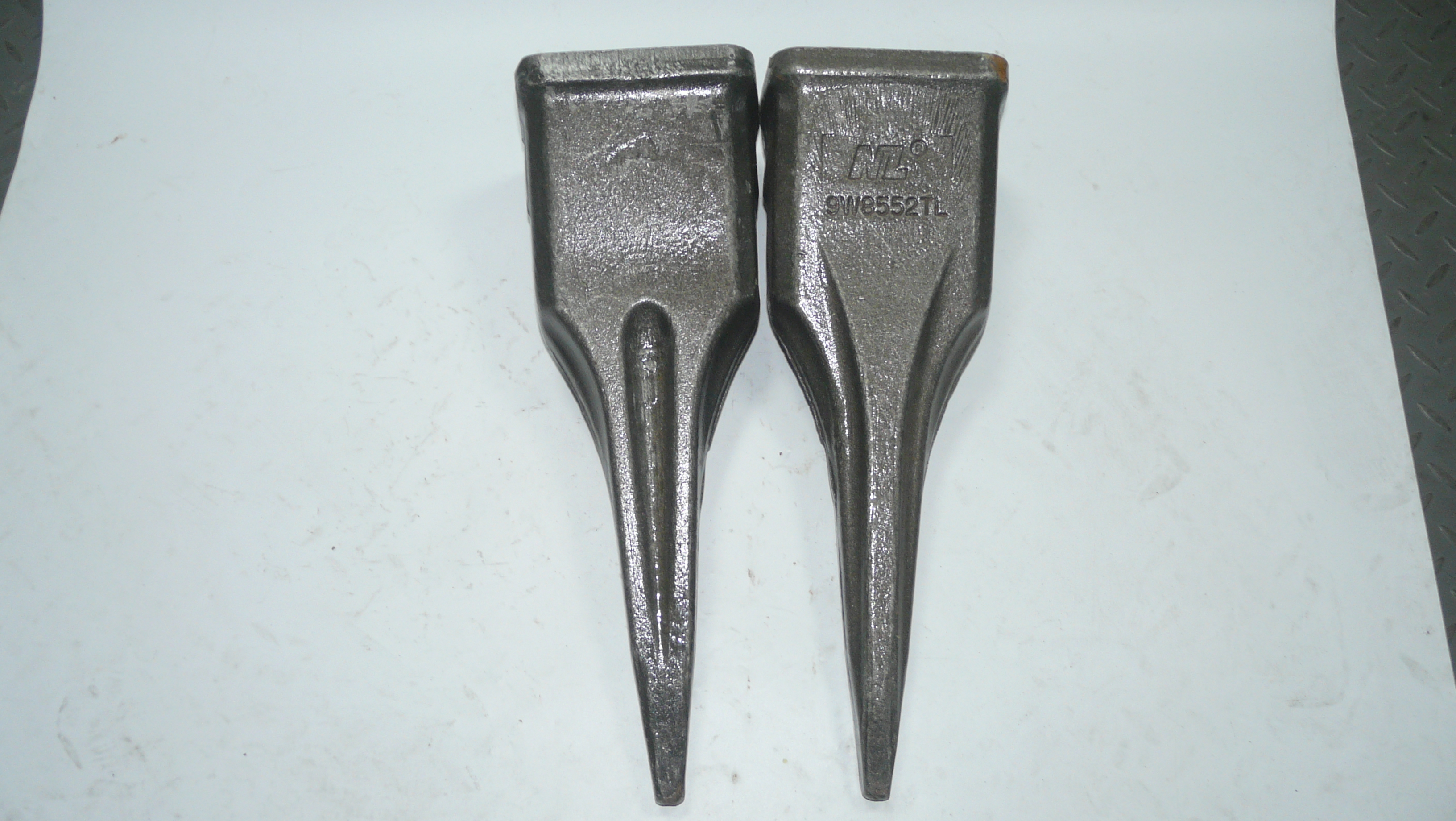 9W8552TL Excavator Bucket Tooth for J550 E345 Rock Chisel